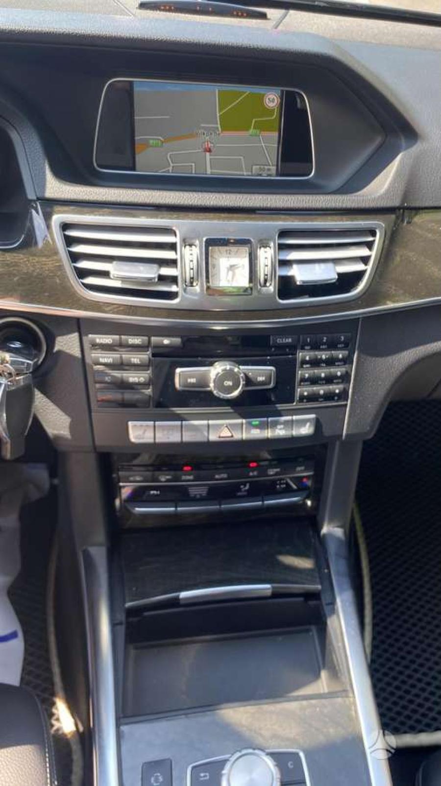 Violet Mercedes-Benz E 300 2013 in Vilnius, with an engine capacity of 0.00 L and mileage of 400 thousand km for 7999 €, photo 23 on AUTOMOTO.COM.LV