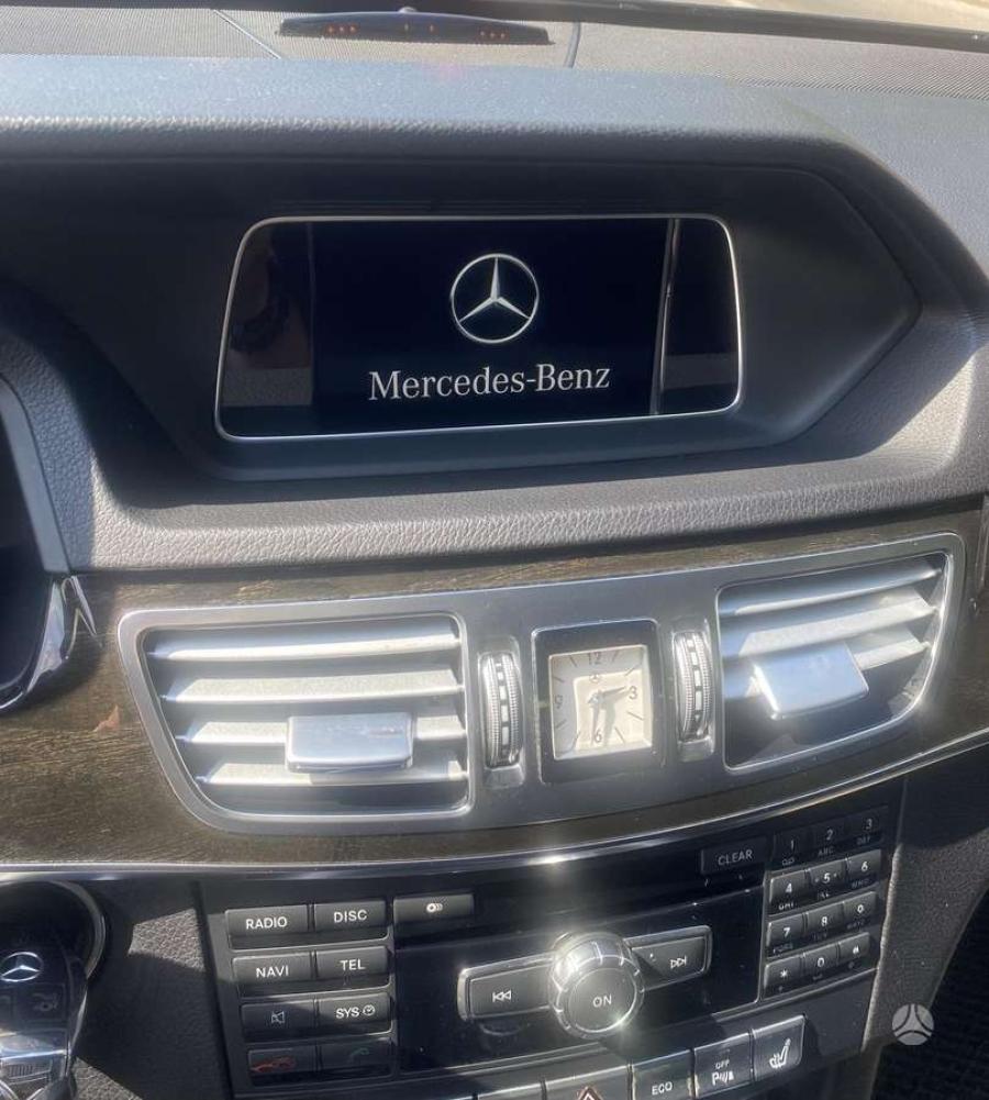 Violet Mercedes-Benz E 300 2013 in Vilnius, with an engine capacity of 0.00 L and mileage of 400 thousand km for 7999 €, photo 25 on AUTOMOTO.COM.LV