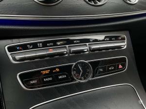 Balts Mercedes-Benz E 300 2018 Kuršėnai, ar dzinēja tilpumu 1.99 L un nobraukumu 75 tūkst. km par 30500 €, foto 25 vietnē AUTOMOTO.COM.LV