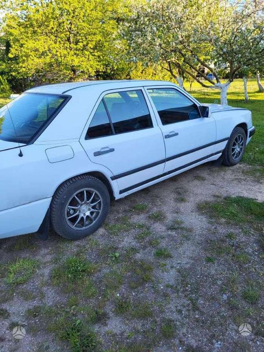 Balts Mercedes-Benz E 300 1989 Kretinga, ar dzinēja tilpumu 3.00 L un nobraukumu 525 tūkst. km par 3300 €, foto 3 vietnē AUTOMOTO.COM.LV