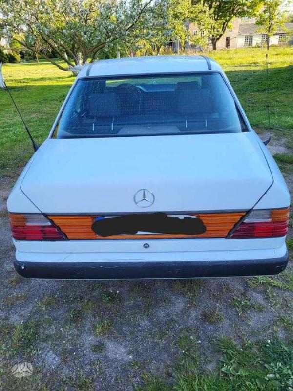 Balts Mercedes-Benz E 300 1989 Kretinga, ar dzinēja tilpumu 3.00 L un nobraukumu 525 tūkst. km par 3300 €, foto 3 vietnē AUTOMOTO.COM.LV