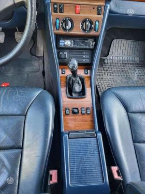 Balts Mercedes-Benz E 300 1989 Kretinga, ar dzinēja tilpumu 3.00 L un nobraukumu 525 tūkst. km par 3300 €, foto 9 vietnē AUTOMOTO.COM.LV