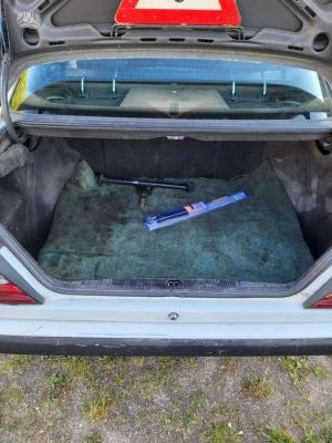 Balts Mercedes-Benz E 300 1989 Kretinga, ar dzinēja tilpumu 3.00 L un nobraukumu 525 tūkst. km par 3300 €, foto 11 vietnē AUTOMOTO.COM.LV