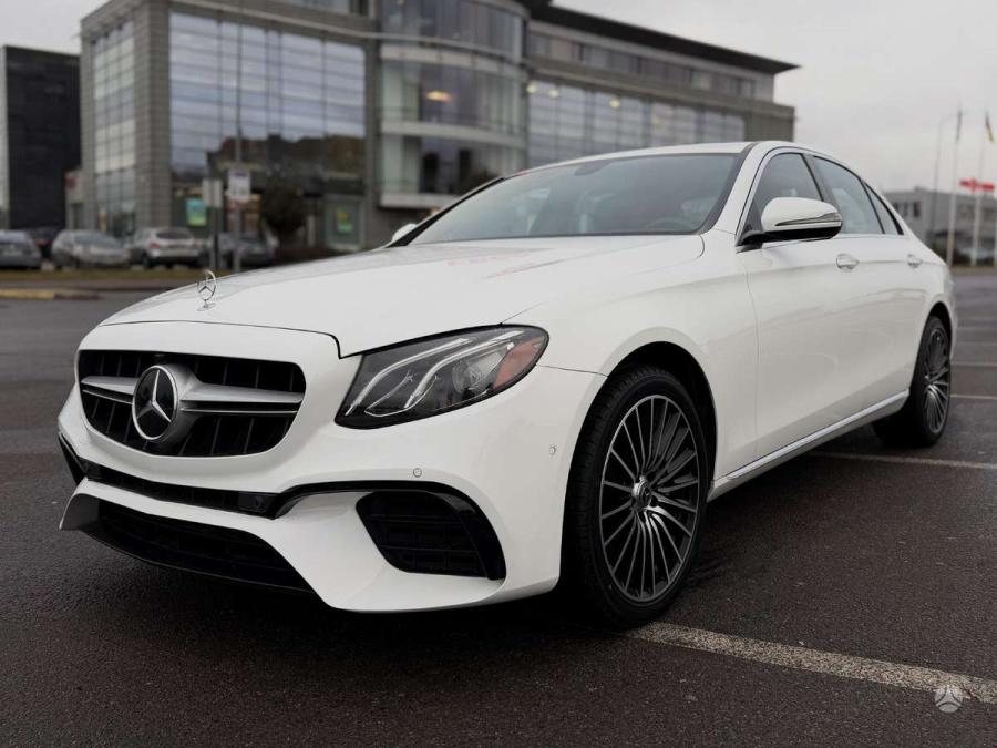Balts Mercedes-Benz E 300 2017 Viļņa, ar dzinēja tilpumu 2.00 L un nobraukumu 90 tūkst. km par 26000 €, foto 1 vietnē AUTOMOTO.COM.LV