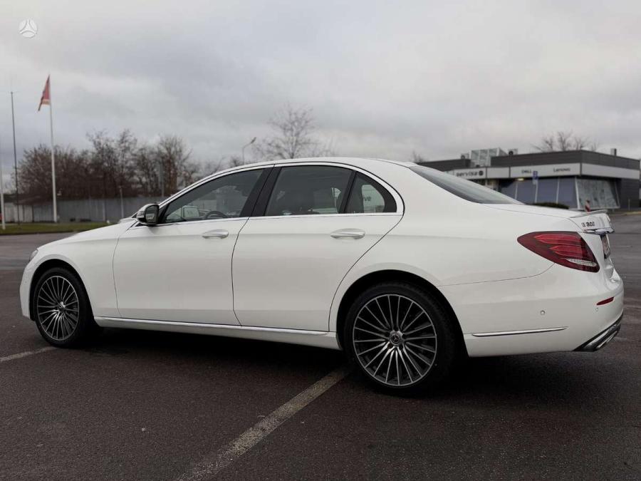 Balts Mercedes-Benz E 300 2017 Viļņa, ar dzinēja tilpumu 2.00 L un nobraukumu 90 tūkst. km par 26000 €, foto 5 vietnē AUTOMOTO.COM.LV