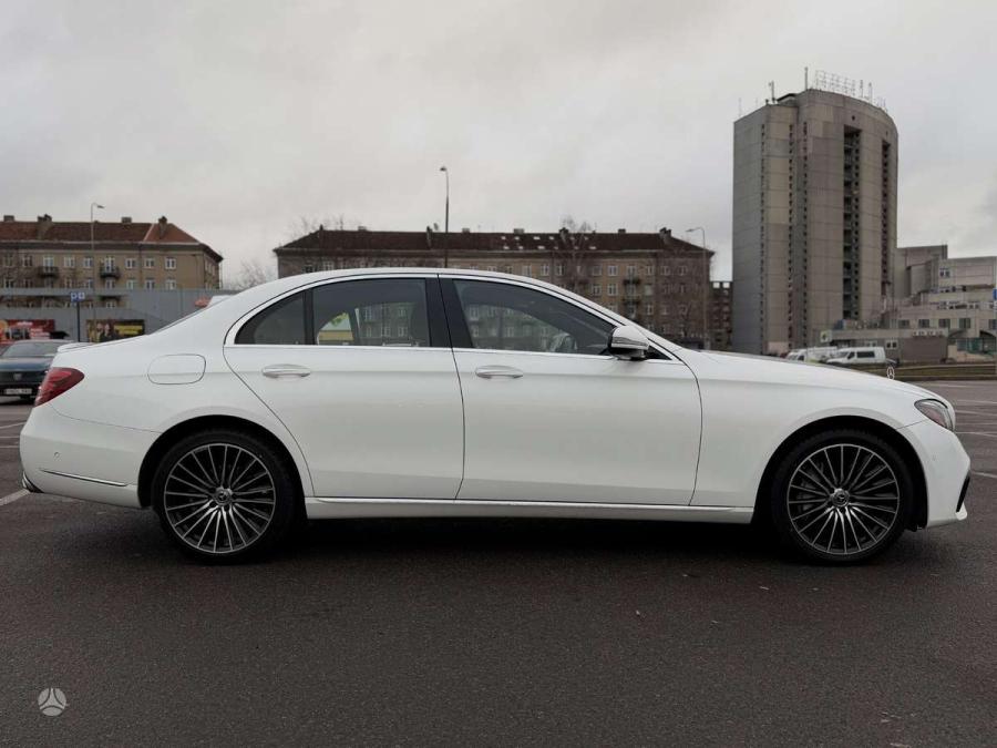 Balts Mercedes-Benz E 300 2017 Viļņa, ar dzinēja tilpumu 2.00 L un nobraukumu 90 tūkst. km par 26000 €, foto 10 vietnē AUTOMOTO.COM.LV
