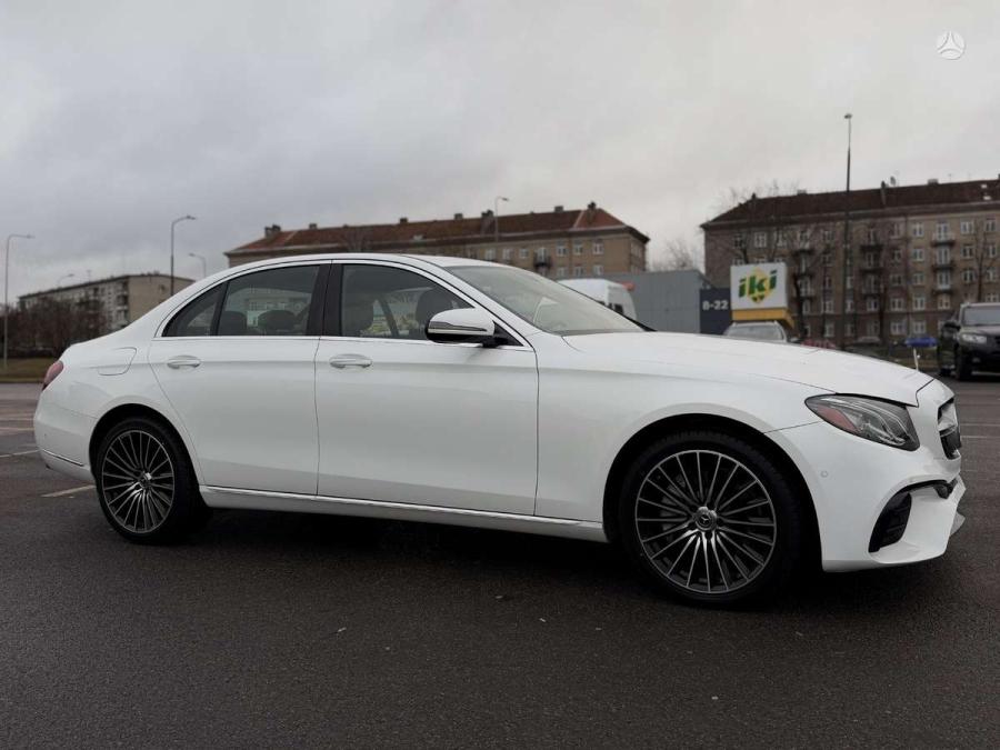 Balts Mercedes-Benz E 300 2017 Viļņa, ar dzinēja tilpumu 2.00 L un nobraukumu 90 tūkst. km par 26000 €, foto 11 vietnē AUTOMOTO.COM.LV