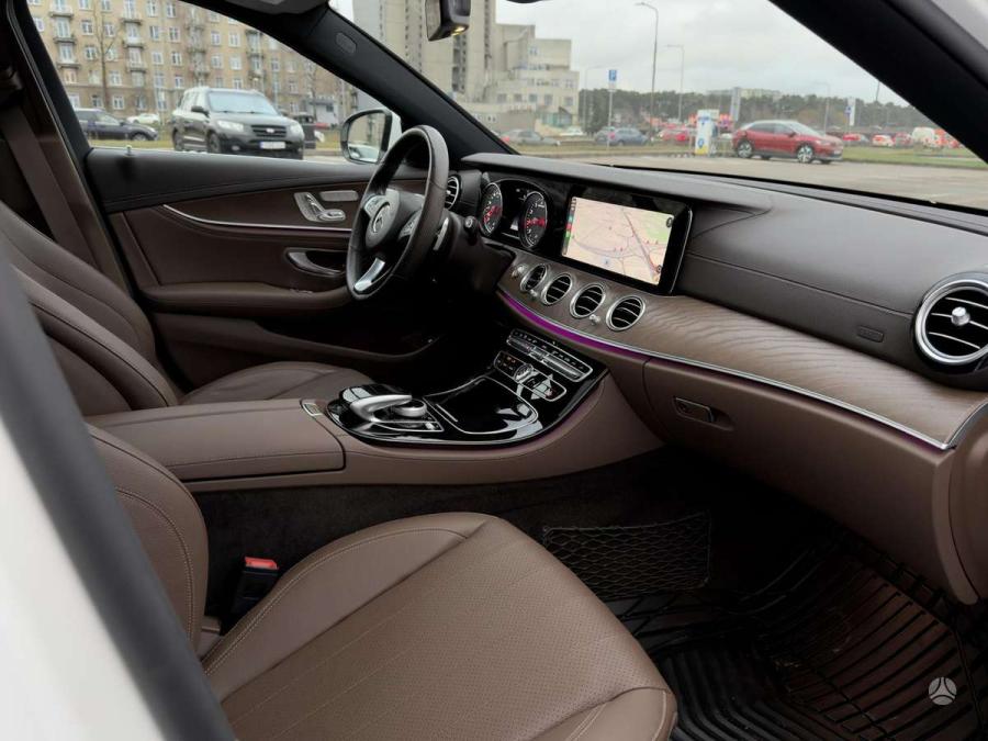 Balts Mercedes-Benz E 300 2017 Viļņa, ar dzinēja tilpumu 2.00 L un nobraukumu 90 tūkst. km par 26000 €, foto 22 vietnē AUTOMOTO.COM.LV
