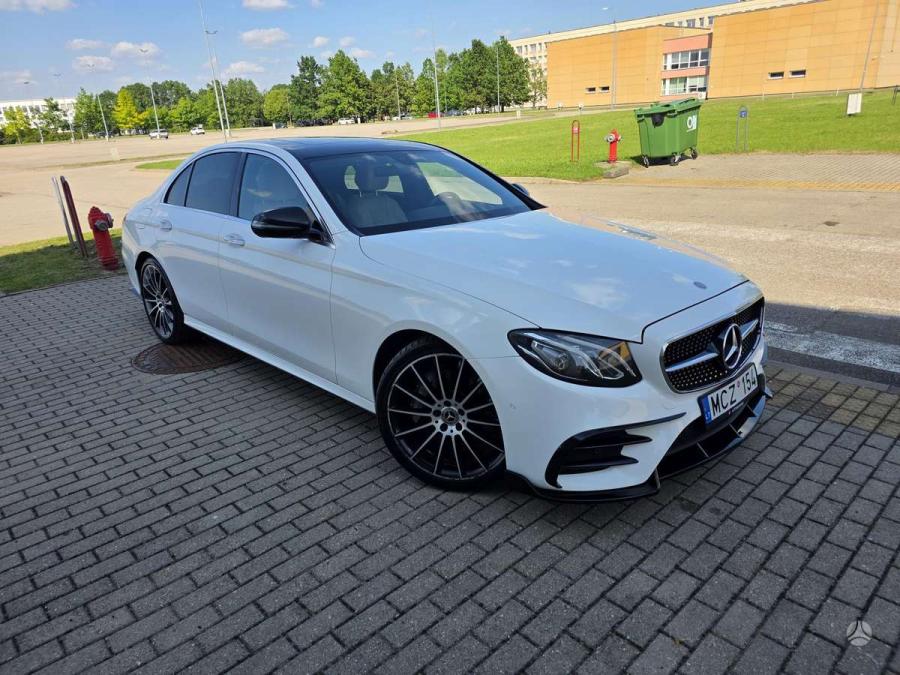 White Mercedes-Benz E 300 2017 in Kaunas, with an engine capacity of 2.00 L and mileage of 147 thousand km for 23000 €, photo 3 on AUTOMOTO.COM.LV