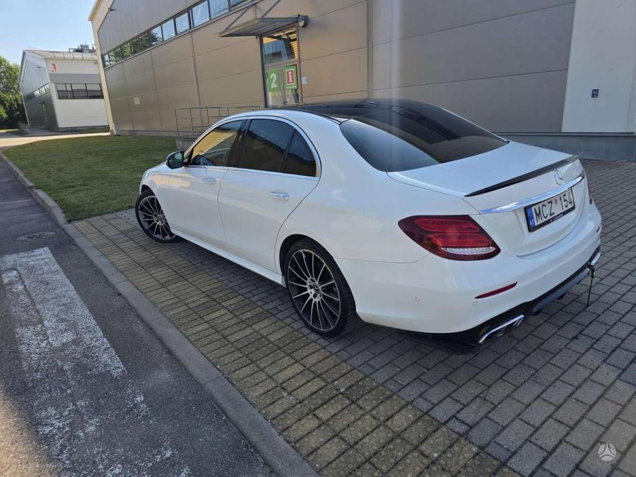White Mercedes-Benz E 300 2017 in Kaunas, with an engine capacity of 2.00 L and mileage of 147 thousand km for 23000 €, photo 4 on AUTOMOTO.COM.LV