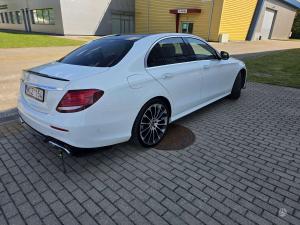 White Mercedes-Benz E 300 2017 in Kaunas, with an engine capacity of 2.00 L and mileage of 147 thousand km for 23000 €, photo 5 on AUTOMOTO.COM.LV