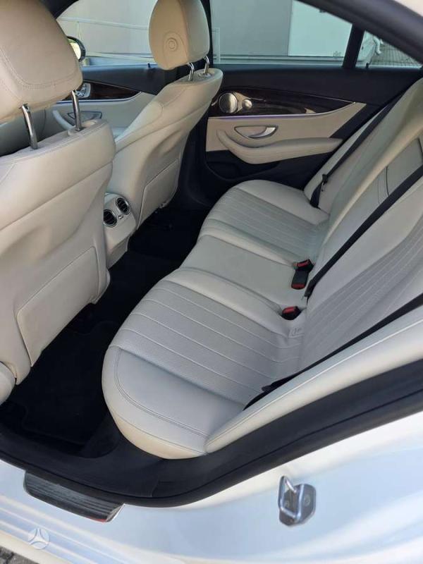 White Mercedes-Benz E 300 2017 in Kaunas, with an engine capacity of 2.00 L and mileage of 147 thousand km for 23000 €, photo 7 on AUTOMOTO.COM.LV