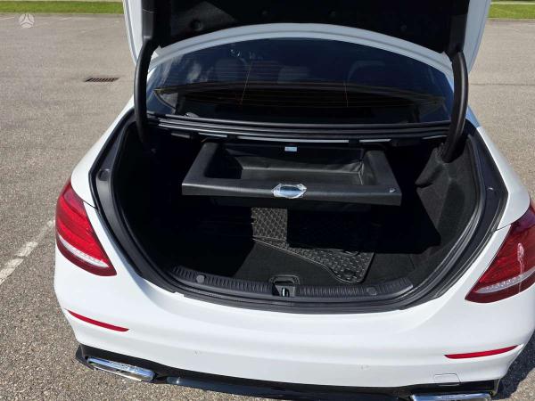 White Mercedes-Benz E 300 2017 in Kaunas, with an engine capacity of 2.00 L and mileage of 147 thousand km for 23000 €, photo 9 on AUTOMOTO.COM.LV