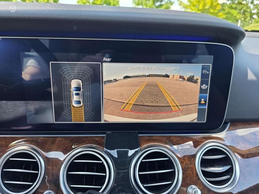 White Mercedes-Benz E 300 2017 in Kaunas, with an engine capacity of 2.00 L and mileage of 147 thousand km for 23000 €, photo 13 on AUTOMOTO.COM.LV