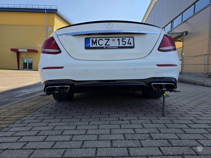 White Mercedes-Benz E 300 2017 in Kaunas, with an engine capacity of 2.00 L and mileage of 147 thousand km for 23000 €, photo 14 on AUTOMOTO.COM.LV