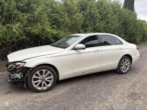 Белый Мерседес Е 300 2017 в Каунас, объемом двигателя 2.00 л и пробегом 140 тыс. км за 13900 €, фото 12 на AUTOMOTO.COM.LV
