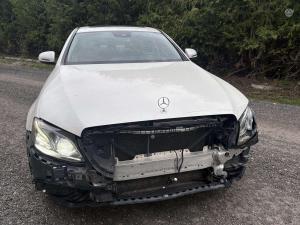 Белый Мерседес Е 300 2017 в Каунас, объемом двигателя 2.00 л и пробегом 140 тыс. км за 13900 €, фото 19 на AUTOMOTO.COM.LV