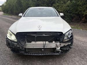 Белый Мерседес Е 300 2017 в Каунас, объемом двигателя 2.00 л и пробегом 140 тыс. км за 13900 €, фото 20 на AUTOMOTO.COM.LV