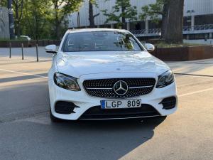 White Mercedes-Benz E 300 2018 in Kaunas, with an engine capacity of 1.99 L and mileage of 134 thousand km for 25000 €, photo 3 on AUTOMOTO.COM.LV
