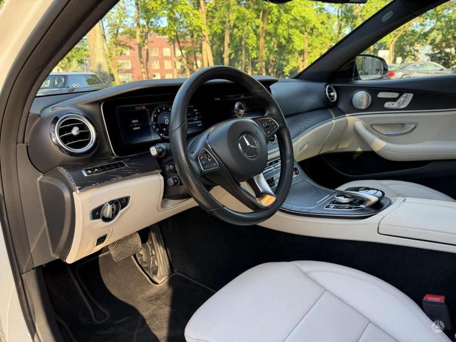 White Mercedes-Benz E 300 2018 in Kaunas, with an engine capacity of 1.99 L and mileage of 134 thousand km for 25000 €, photo 8 on AUTOMOTO.COM.LV