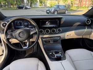 White Mercedes-Benz E 300 2018 in Kaunas, with an engine capacity of 1.99 L and mileage of 134 thousand km for 25000 €, photo 9 on AUTOMOTO.COM.LV