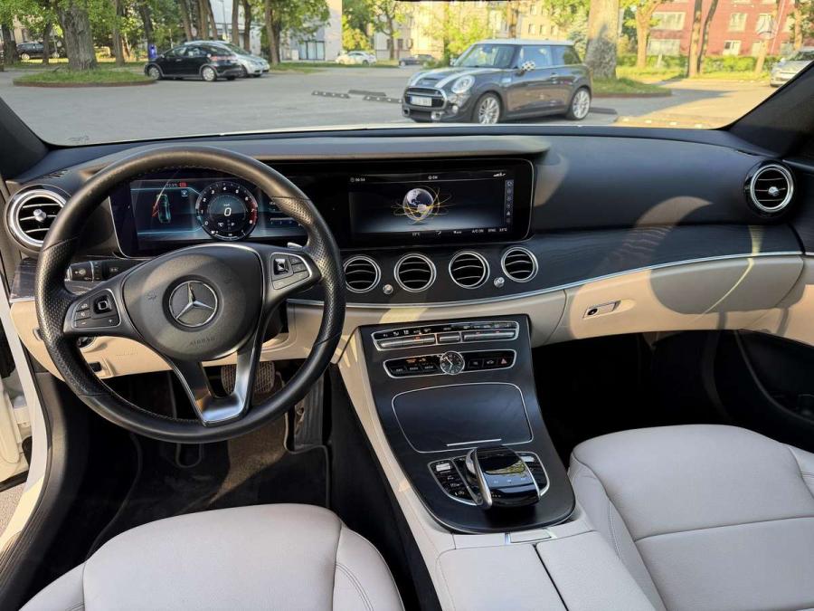 White Mercedes-Benz E 300 2018 in Kaunas, with an engine capacity of 1.99 L and mileage of 134 thousand km for 25000 €, photo 9 on AUTOMOTO.COM.LV