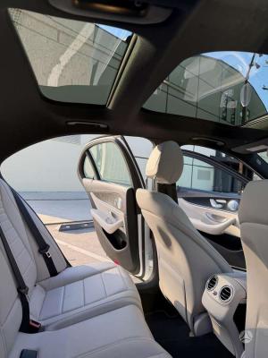White Mercedes-Benz E 300 2018 in Kaunas, with an engine capacity of 1.99 L and mileage of 134 thousand km for 25000 €, photo 10 on AUTOMOTO.COM.LV