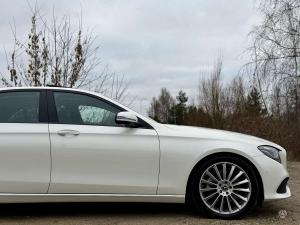 White Mercedes-Benz E 300 2019 in Siauliai, with an engine capacity of 2.00 L and mileage of 158 thousand km for 24999 €, photo 10 on AUTOMOTO.COM.LV