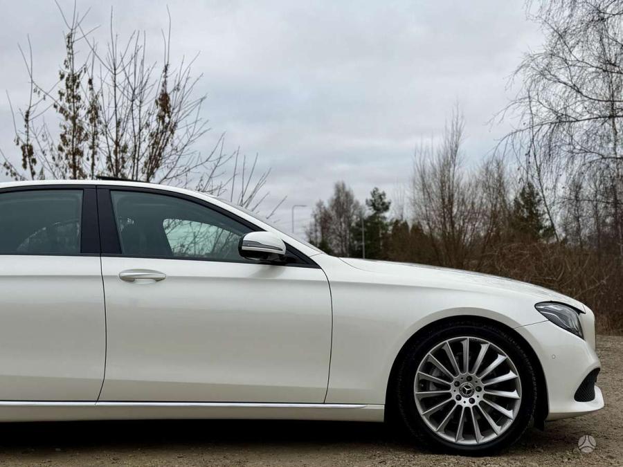 White Mercedes-Benz E 300 2019 in Siauliai, with an engine capacity of 2.00 L and mileage of 158 thousand km for 24999 €, photo 10 on AUTOMOTO.COM.LV
