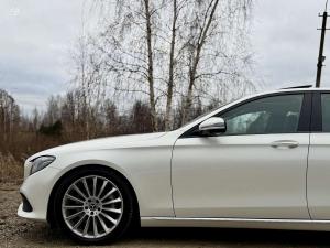 White Mercedes-Benz E 300 2019 in Siauliai, with an engine capacity of 2.00 L and mileage of 158 thousand km for 24999 €, photo 11 on AUTOMOTO.COM.LV