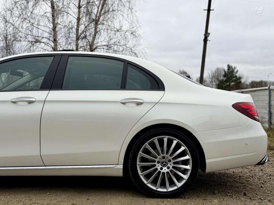 White Mercedes-Benz E 300 2019 in Siauliai, with an engine capacity of 2.00 L and mileage of 158 thousand km for 24999 €, photo 12 on AUTOMOTO.COM.LV