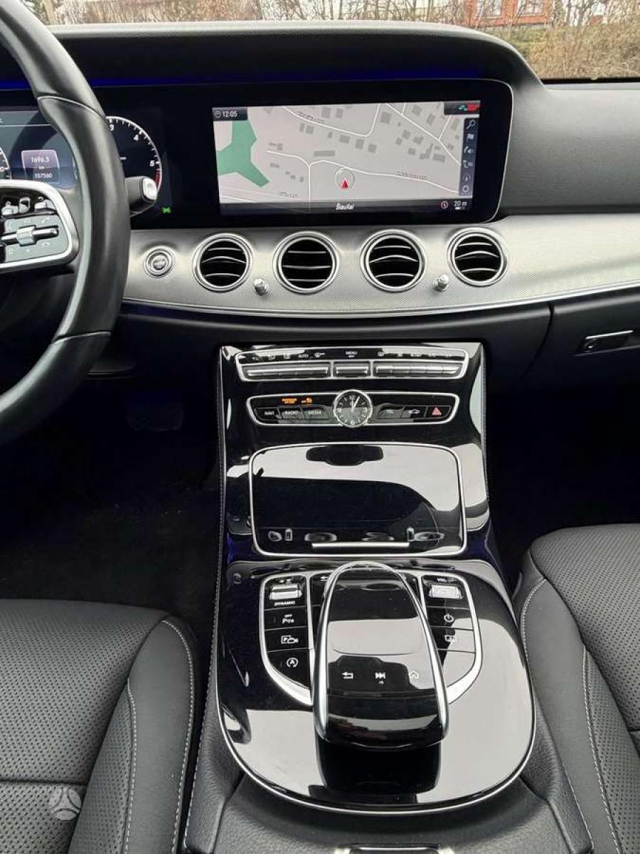 White Mercedes-Benz E 300 2019 in Siauliai, with an engine capacity of 2.00 L and mileage of 158 thousand km for 24999 €, photo 21 on AUTOMOTO.COM.LV