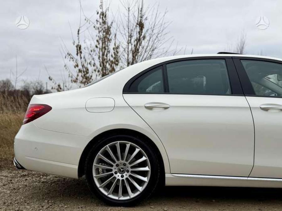 White Mercedes-Benz E 300 2019 in Siauliai, with an engine capacity of 1.95 L and mileage of 158 thousand km for 24999 €, photo 9 on AUTOMOTO.COM.LV