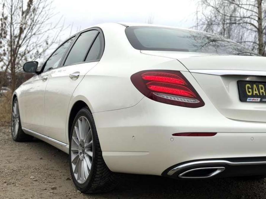 White Mercedes-Benz E 300 2019 in Siauliai, with an engine capacity of 1.95 L and mileage of 158 thousand km for 24999 €, photo 7 on AUTOMOTO.COM.LV