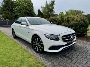 Белый Мерседес Е 300 2019 в Каунас, объемом двигателя 1.99 л и пробегом 81 тыс. км за 14899 €, фото 3 на AUTOMOTO.COM.LV