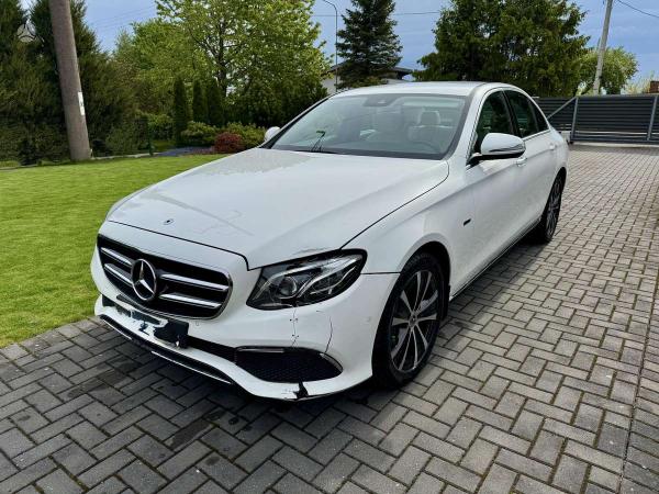 Balts Mercedes-Benz E 300 2019 Kauņa, ar dzinēja tilpumu 1.99 L un nobraukumu 81 tūkst. km par 14899 €, foto 3 vietnē AUTOMOTO.COM.LV