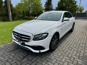 Белый Мерседес Е 300 2019 в Каунас, объемом двигателя 1.99 л и пробегом 81 тыс. км за 14899 €, фото 4 на AUTOMOTO.COM.LV