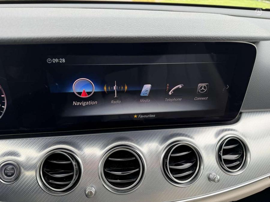 Белый Мерседес Е 300 2019 в Каунас, объемом двигателя 1.99 л и пробегом 81 тыс. км за 14899 €, фото 30 на AUTOMOTO.COM.LV
