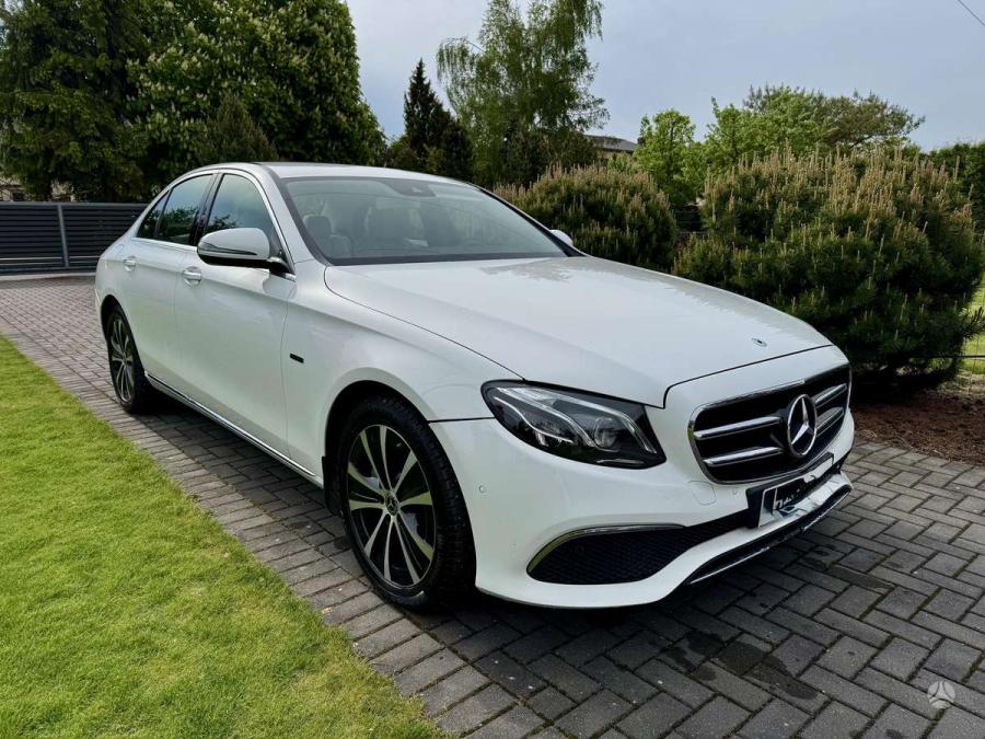 White Mercedes-Benz E 300 2019 in Kaunas, with an engine capacity of 1.99 L and mileage of 81 thousand km for 14950 €, photo 7 on AUTOMOTO.COM.LV