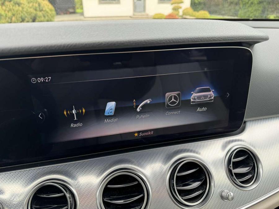 White Mercedes-Benz E 300 2019 in Kaunas, with an engine capacity of 1.99 L and mileage of 81 thousand km for 14950 €, photo 19 on AUTOMOTO.COM.LV