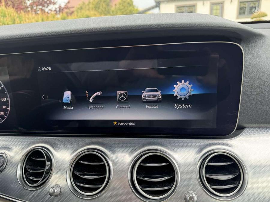 White Mercedes-Benz E 300 2019 in Kaunas, with an engine capacity of 1.99 L and mileage of 81 thousand km for 14950 €, photo 21 on AUTOMOTO.COM.LV