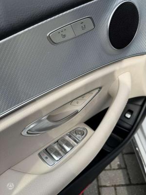 White Mercedes-Benz E 300 2019 in Kaunas, with an engine capacity of 1.99 L and mileage of 81 thousand km for 14950 €, photo 24 on AUTOMOTO.COM.LV