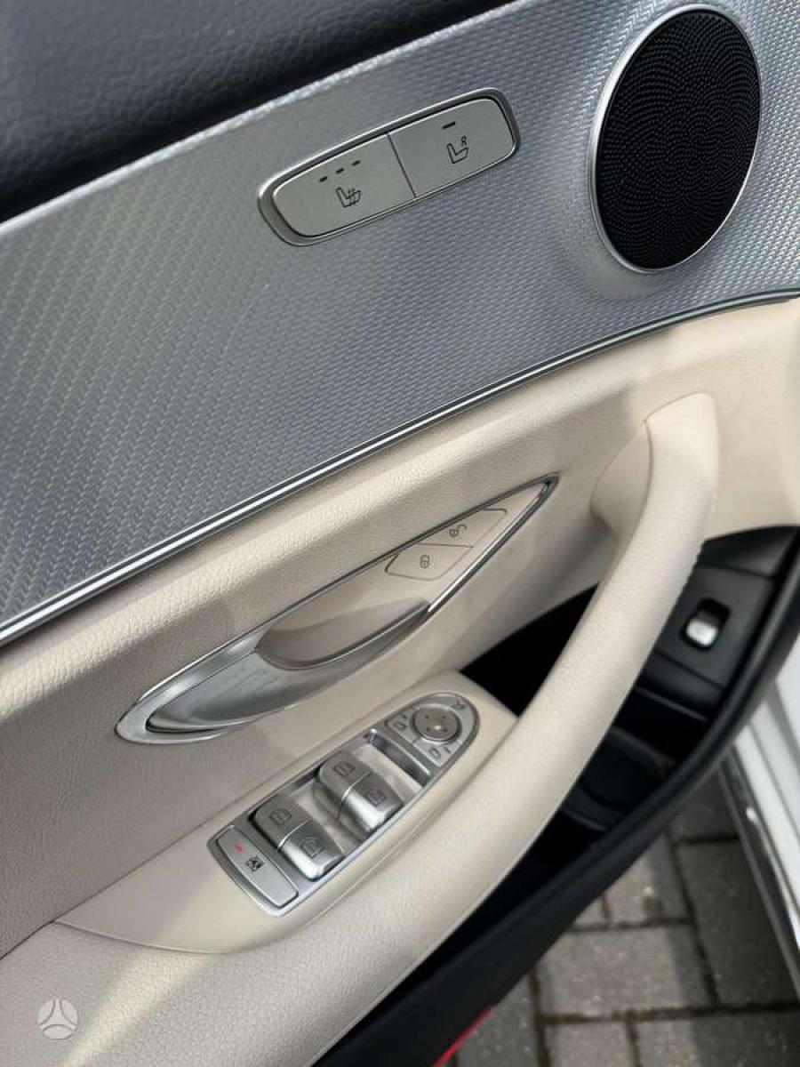 White Mercedes-Benz E 300 2019 in Kaunas, with an engine capacity of 1.99 L and mileage of 81 thousand km for 14950 €, photo 24 on AUTOMOTO.COM.LV