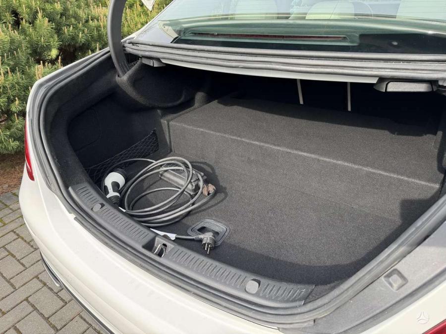 White Mercedes-Benz E 300 2019 in Kaunas, with an engine capacity of 1.99 L and mileage of 81 thousand km for 14950 €, photo 26 on AUTOMOTO.COM.LV