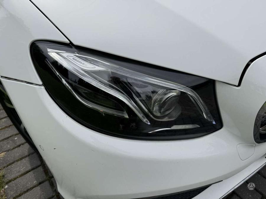 White Mercedes-Benz E 300 2019 in Kaunas, with an engine capacity of 1.99 L and mileage of 81 thousand km for 14950 €, photo 29 on AUTOMOTO.COM.LV