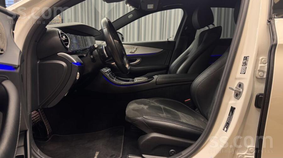 White Mercedes-Benz E 300 2021 in Riga, with an engine capacity of 2.00 L and mileage of 107 thousand km for 35990 €, photo 8 on AUTOMOTO.COM.LV