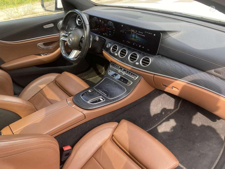 Белый Мерседес Е 300 2021 в Клайпеда, объемом двигателя 2.00 л и пробегом 261 тыс. км за 28500 €, фото 16 на AUTOMOTO.COM.LV