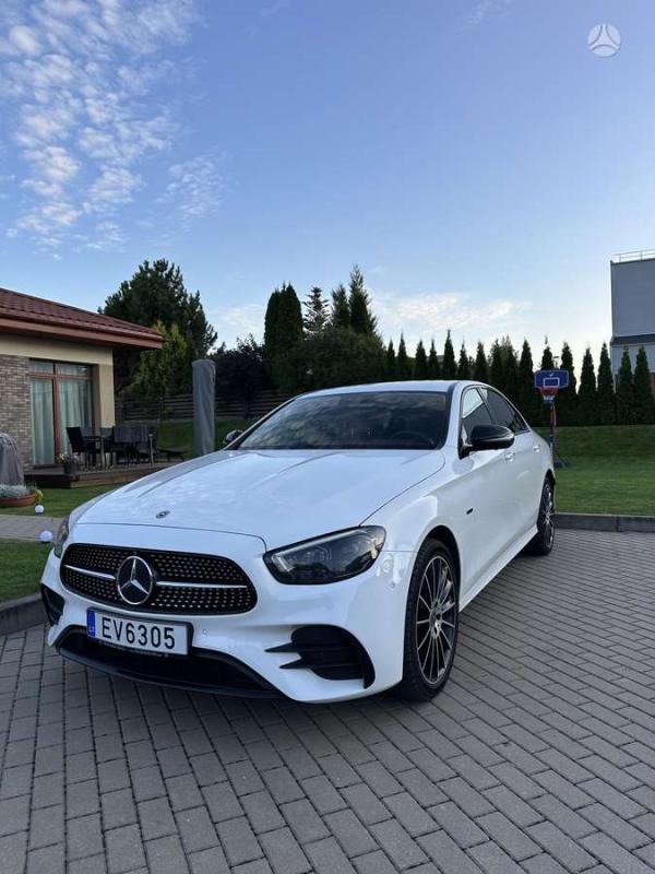 White Mercedes-Benz E 300 2021 in Vilnius, with an engine capacity of 1.99 L and mileage of 140 thousand km for 36500 €, photo 1 on AUTOMOTO.COM.LV