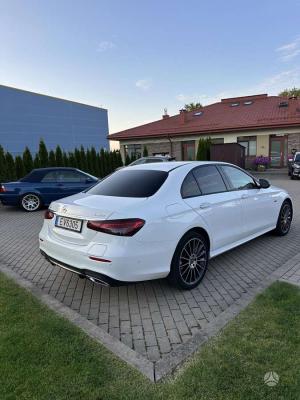 White Mercedes-Benz E 300 2021 in Vilnius, with an engine capacity of 1.99 L and mileage of 140 thousand km for 36500 €, photo 4 on AUTOMOTO.COM.LV