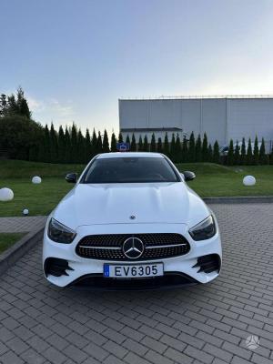 White Mercedes-Benz E 300 2021 in Vilnius, with an engine capacity of 1.99 L and mileage of 140 thousand km for 36500 €, photo 6 on AUTOMOTO.COM.LV